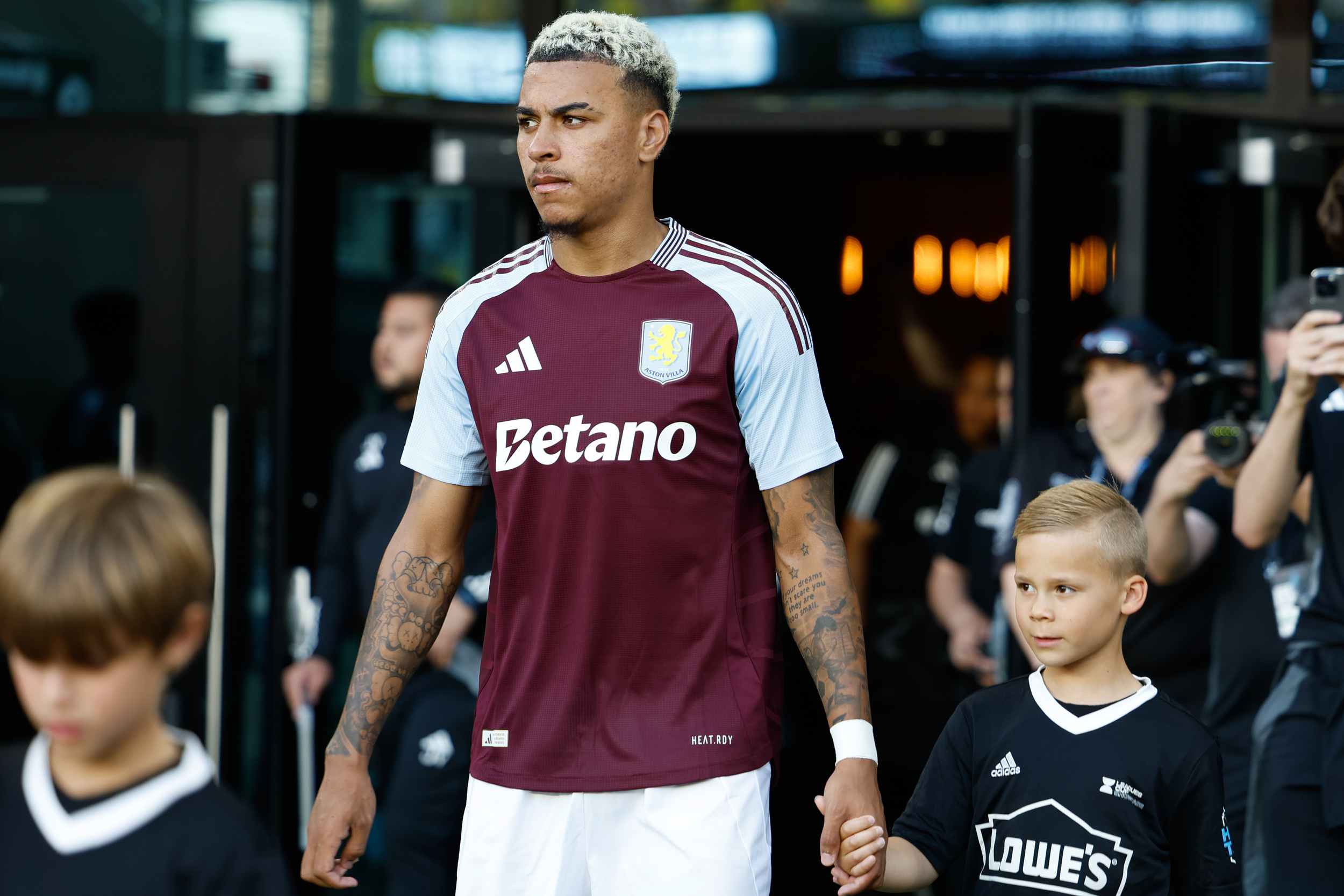 English star to be handed new deal; Tottenham hopes for 2026 move in ...