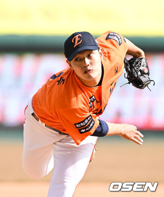 10승 도전 포기하다니…류현진 가을에 올인, PO 점검 완료 '삼성 킬러' 문동주도 159km 준비 끝났다