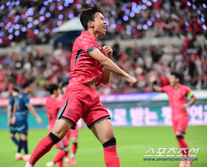 Um Ji-sung scored a thrilling first goal against Paraguay