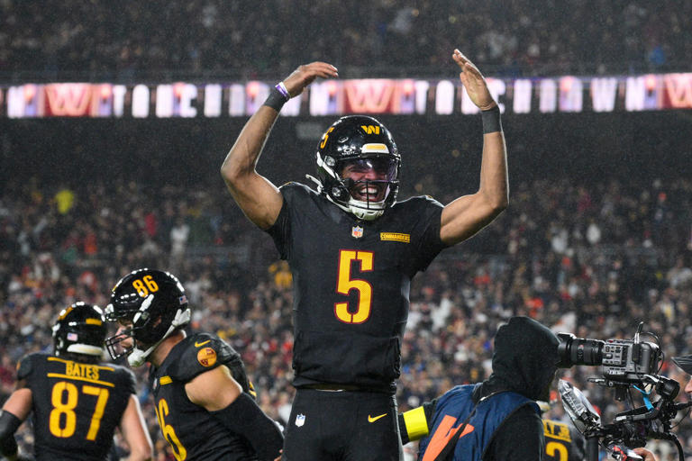 No Hail Mary magic this time and Moody's last-play kick lifts the Bears ...