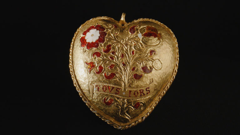 Museum £100k away from Henry VIII pendant target