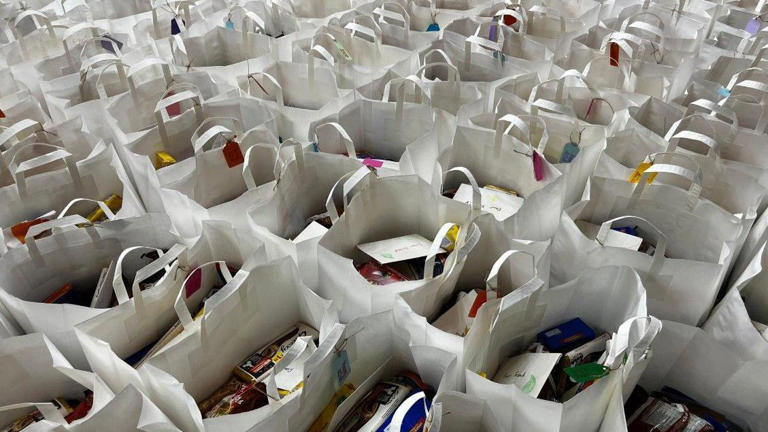 Hundreds of hampers to spread 'joy' of Diwali