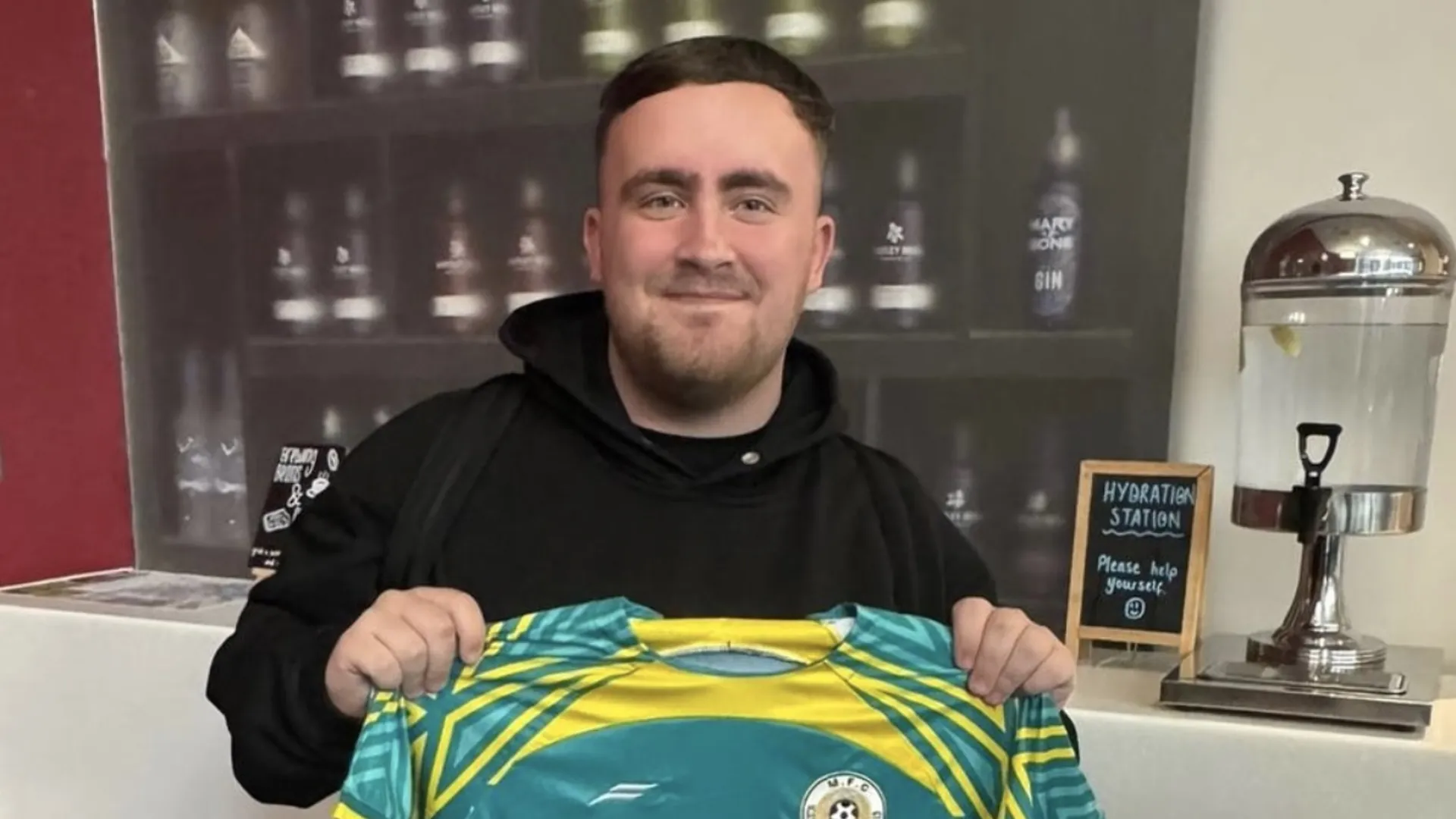 Dartsfenomeen Luke Littler (18) tekent megadeal en gaat de aankomende ...