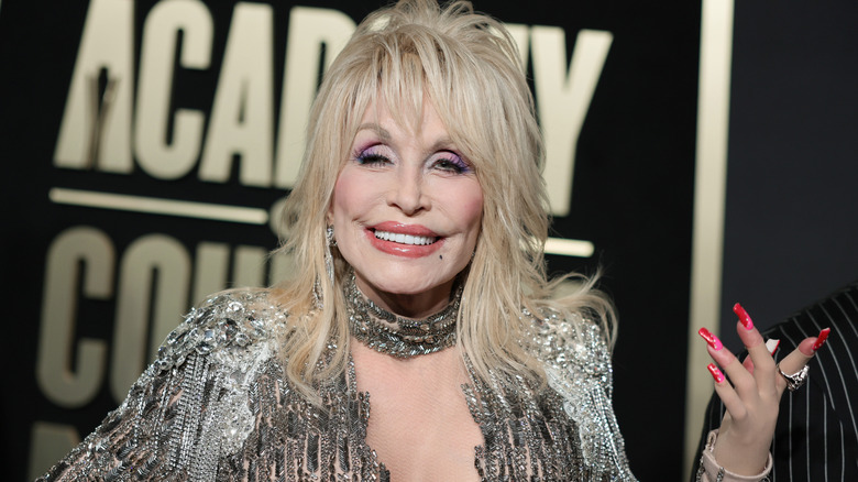 Dolly Parton's Natural Hair Looks Nothing Like We Expected