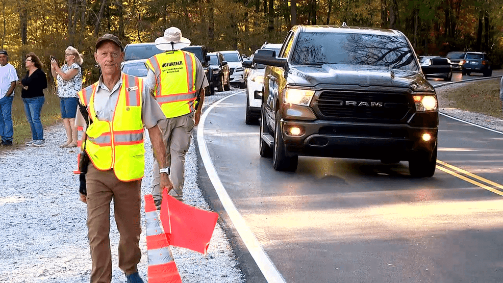 Group keeps GSMNP open during critical fall season despite shutdown