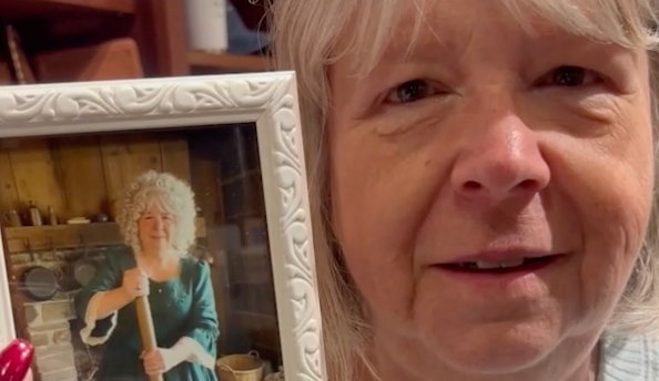 'It Really Does Resemble Me!': Niece Pranks Aunt With AI Photo