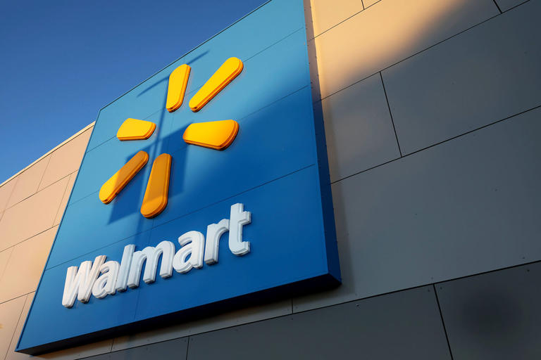 Walmart CEO to step down in January