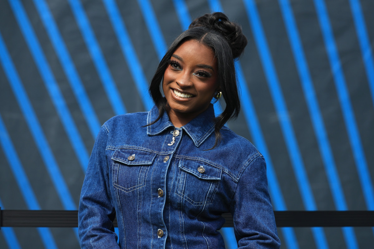 Simone Biles' Outfit for Chicago Bears Game Has Striking Personal Twist