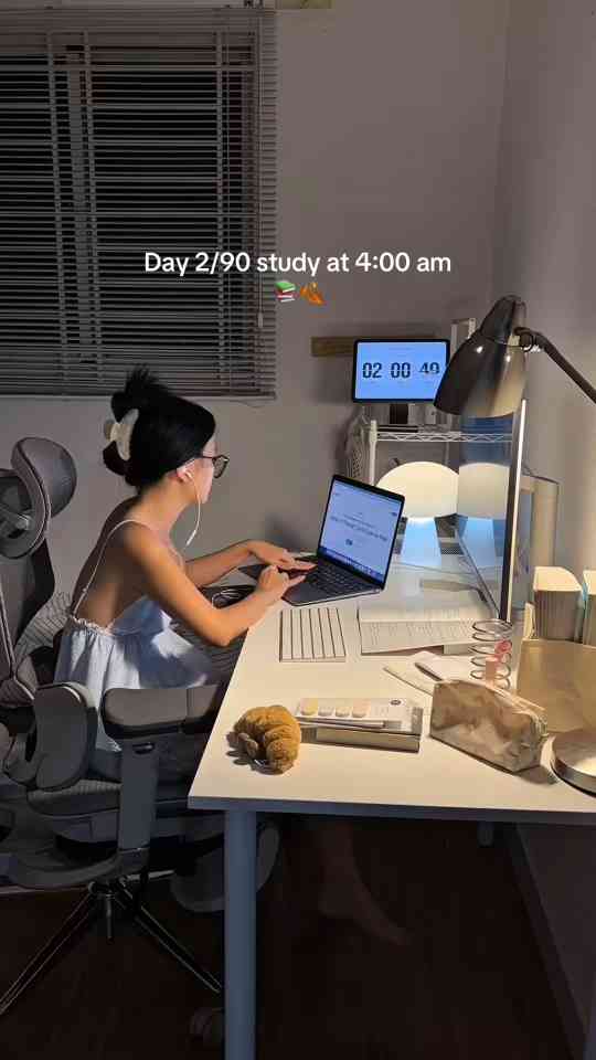 Early Mornings, Endless Focus — Join Me Anytime to Study!