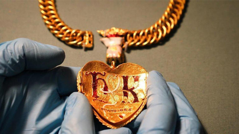 Museum £100k away from Henry VIII pendant target