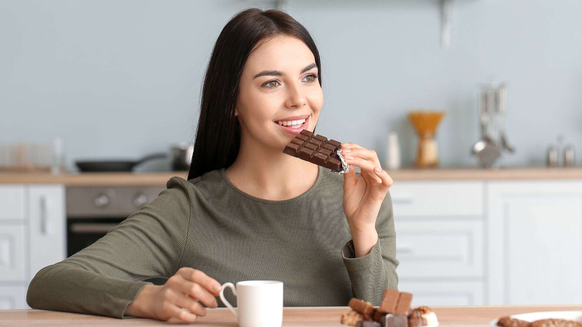 Can't stop snacking? Try these surprisingly effective foods people love ...