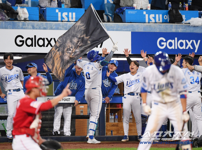 Diaz's dramatic reversal of two-run shot