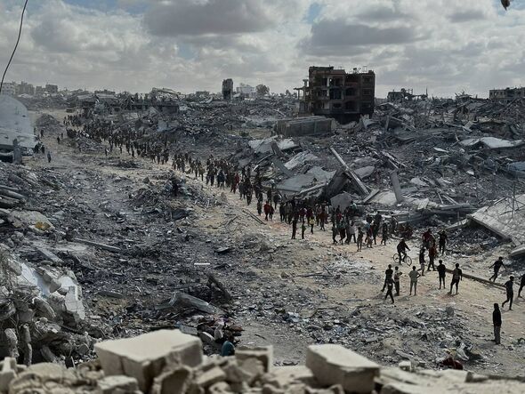 Hamas publicly executes 'collaborators' amid brutal Gaza reassertion on ...