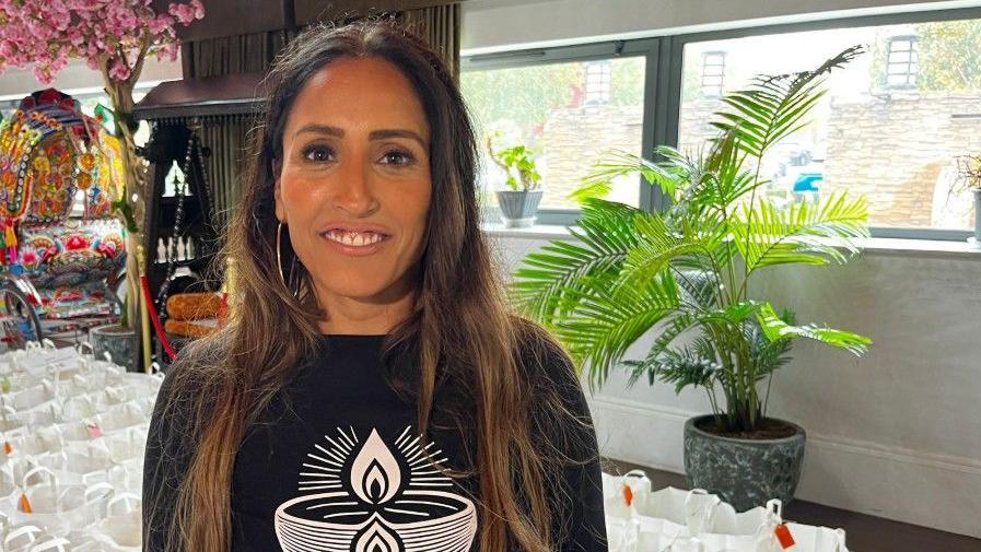 Hundreds of hampers to spread 'joy' of Diwali