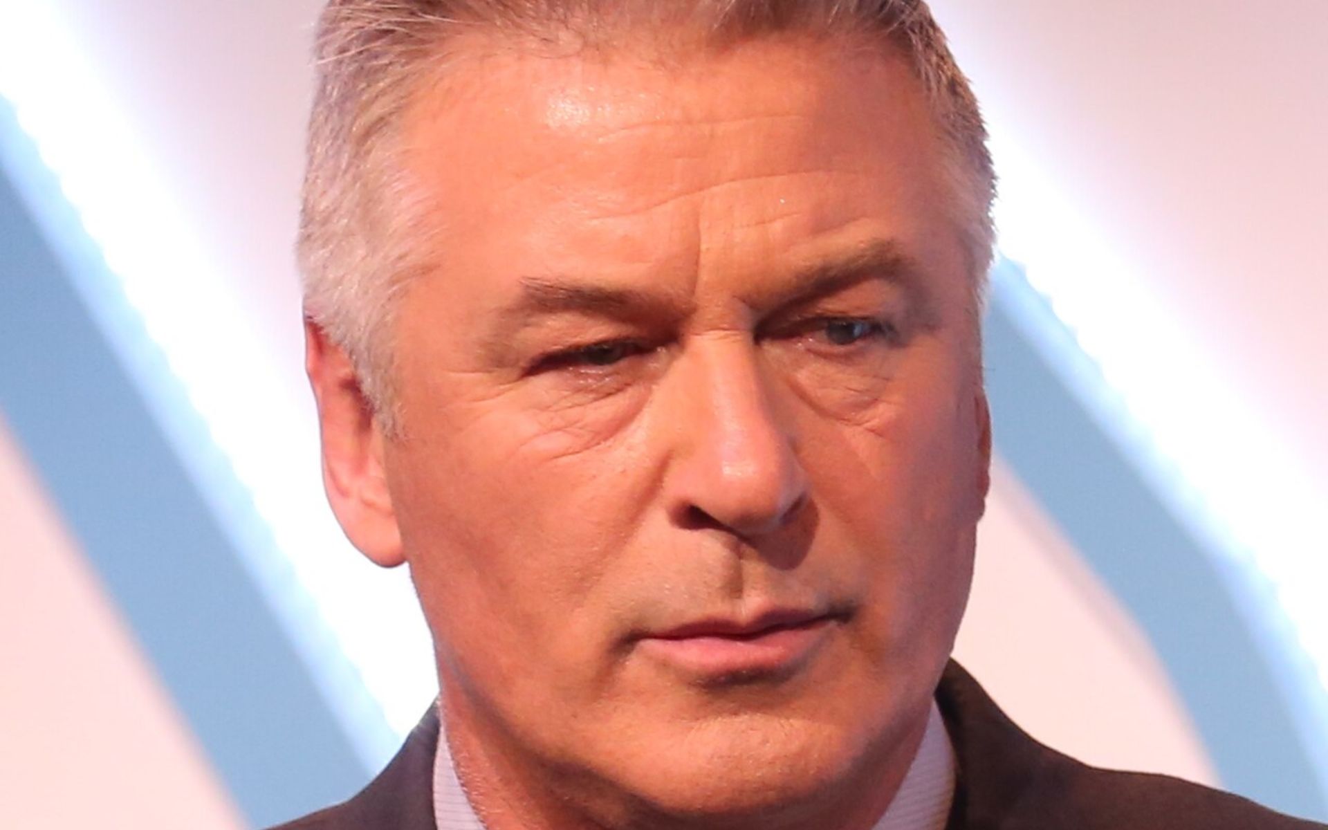 Alec Baldwin Crashes Range Rover Into Tree in East Hampton With Brother ...