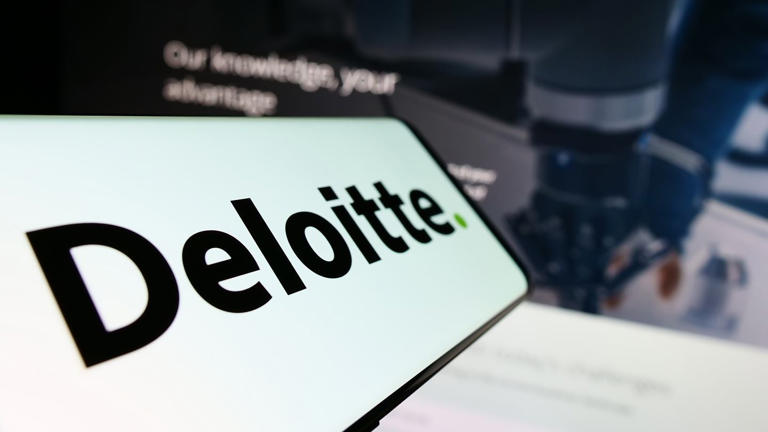 Oracle collaborates with Deloitte to advance AI in manufacturing