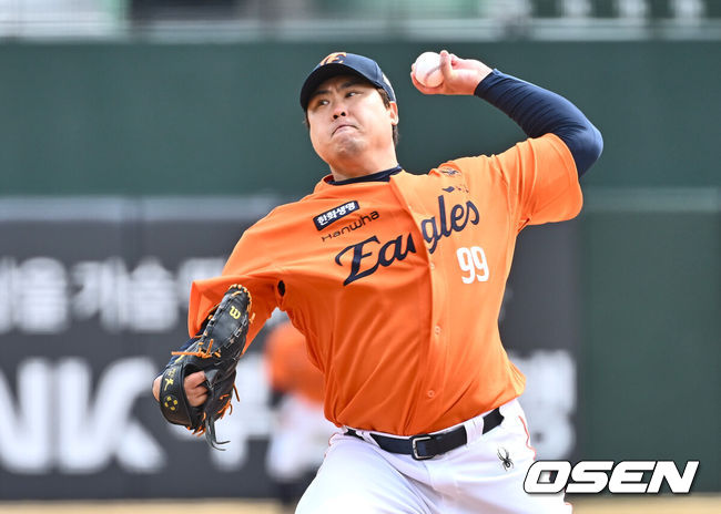 10승 도전 포기하다니…류현진 가을에 올인, PO 점검 완료 '삼성 킬러' 문동주도 159km 준비 끝났다