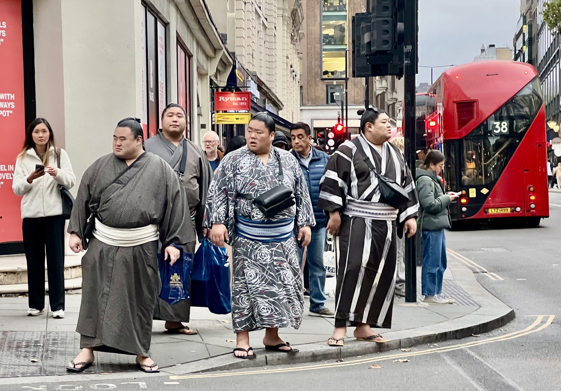 Sumo wrestlers sightsee London before grand tournament