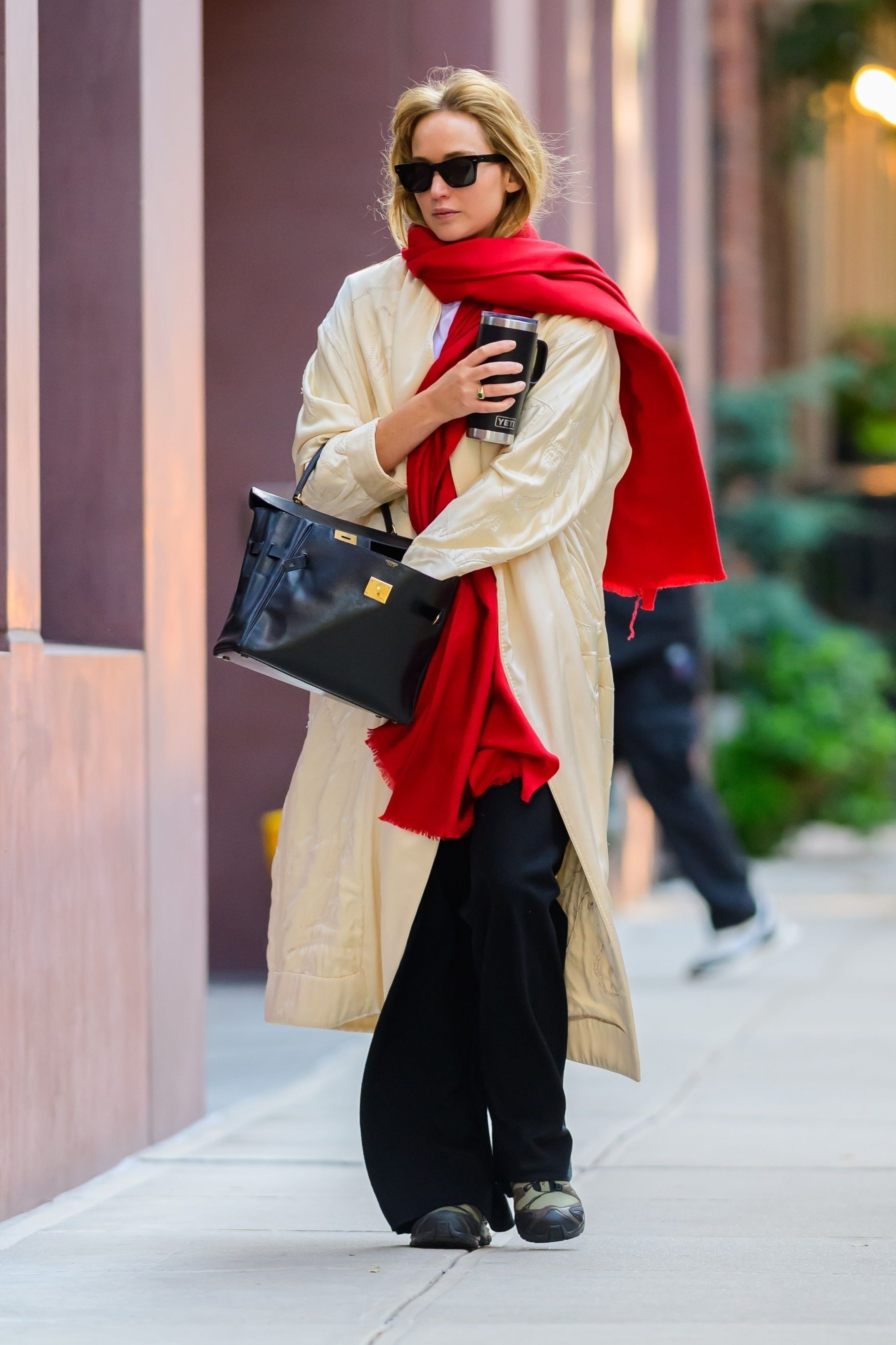 Jennifer Lawrence’s $150 Salomon Hikers Boosted Her Fall Fit From Good ...