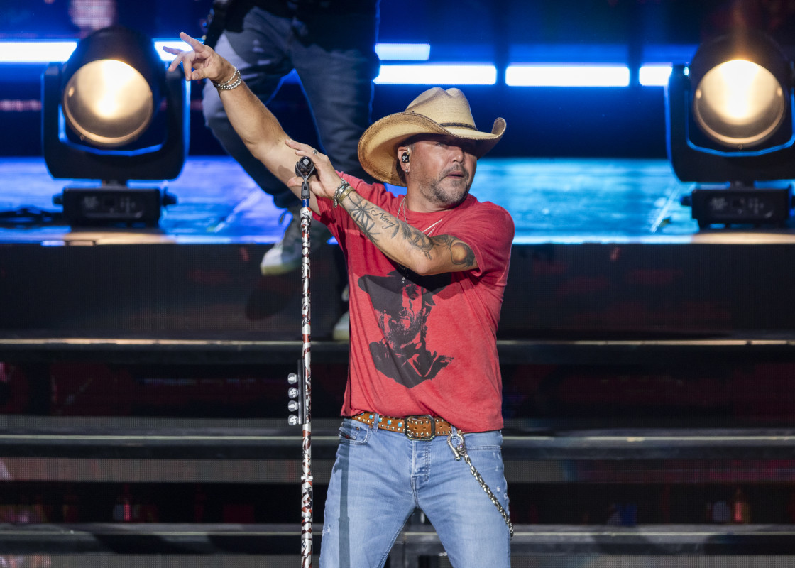 Jason Aldean Reveals the Expensive End-of-Tour Gift He Gave Beloved ...