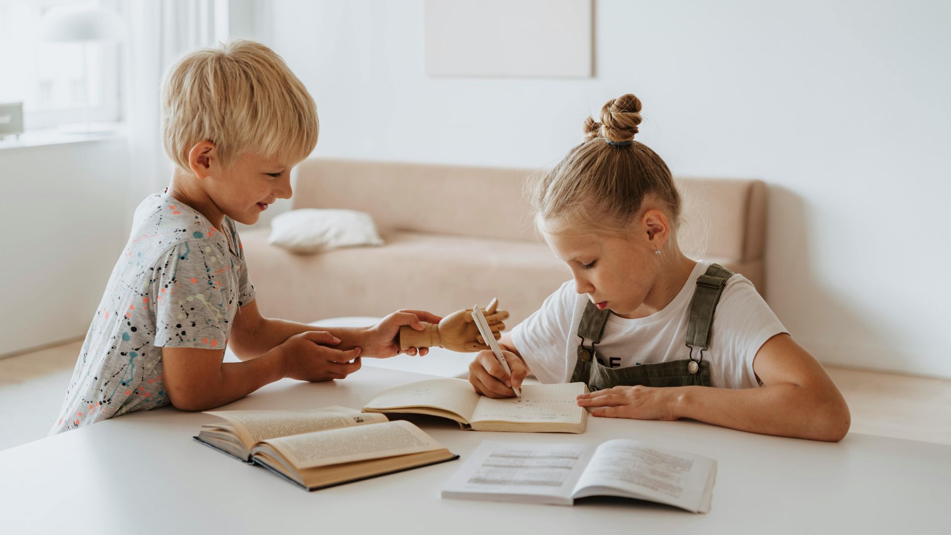 10 Reasons Your Children Argue So Much & 10 Strategies To Make It Stop