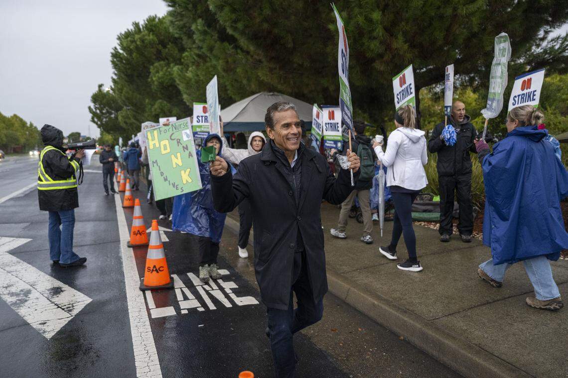 Group of Sacramento-area Kaiser workers strike. Here are their complaints