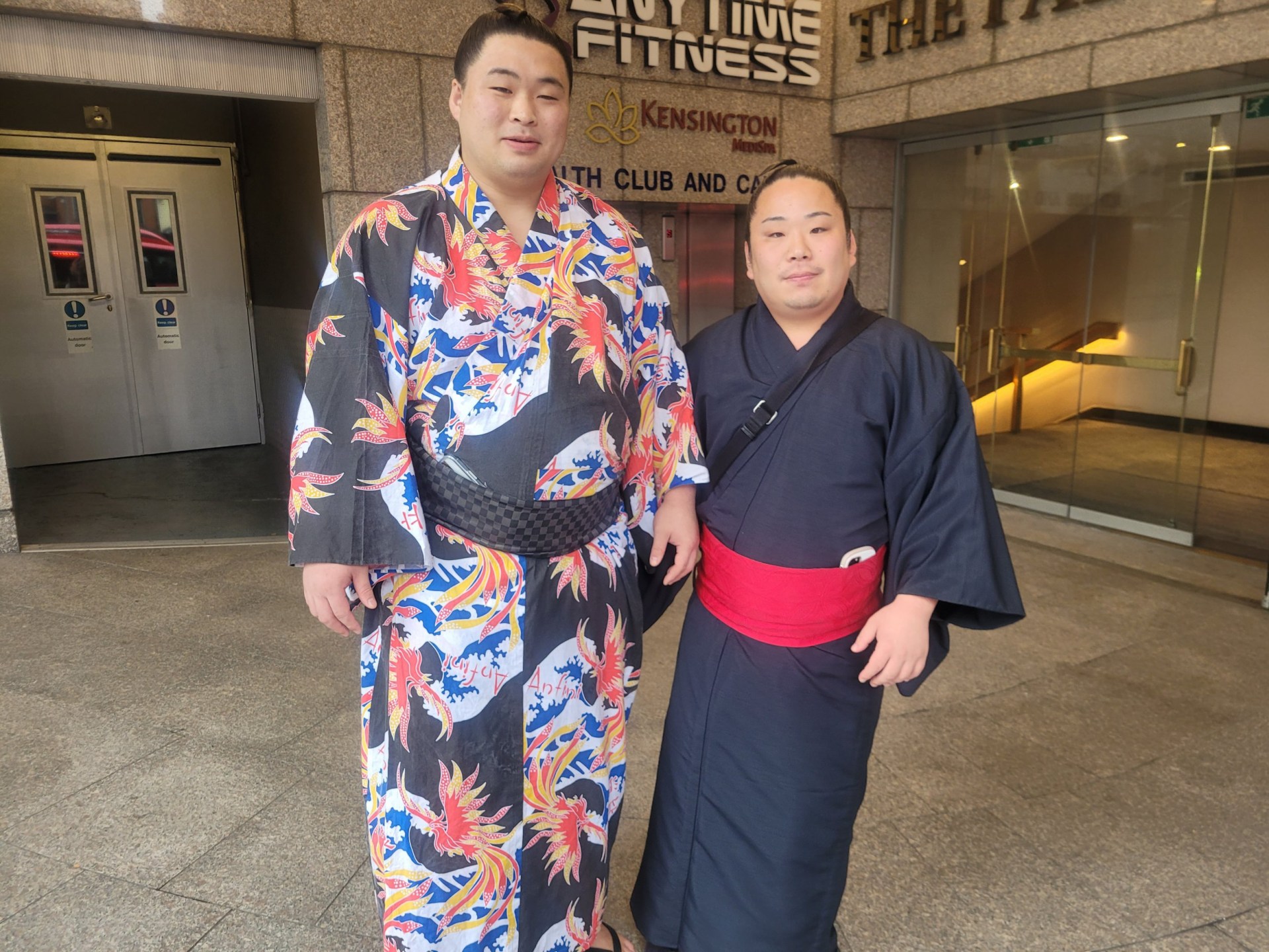 Sumo wrestlers sightsee London before grand tournament