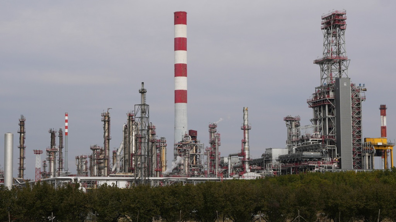 «Βουτιά» άνω του 2% σημειώνει το πετρέλαιο - Το Brent και το WTI ...