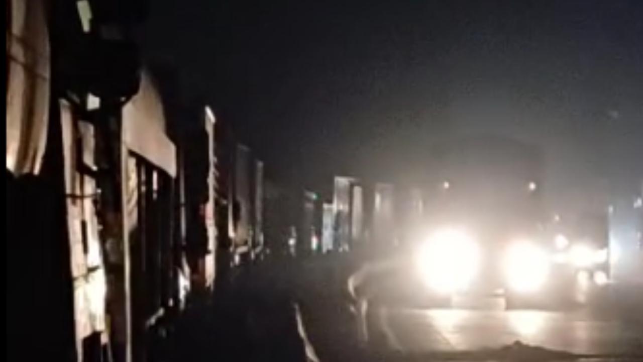 Buses with students stuck in Ghodbunder Road traffic, cops rush to rescue