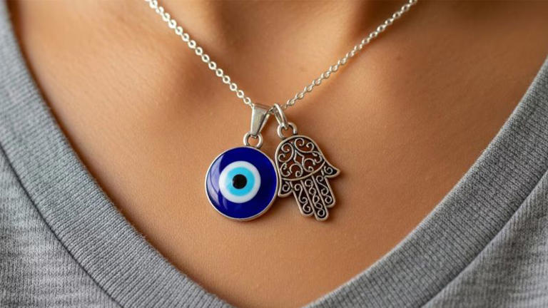 Qué significa llevar un ojo turco, cómo y para qué se usa