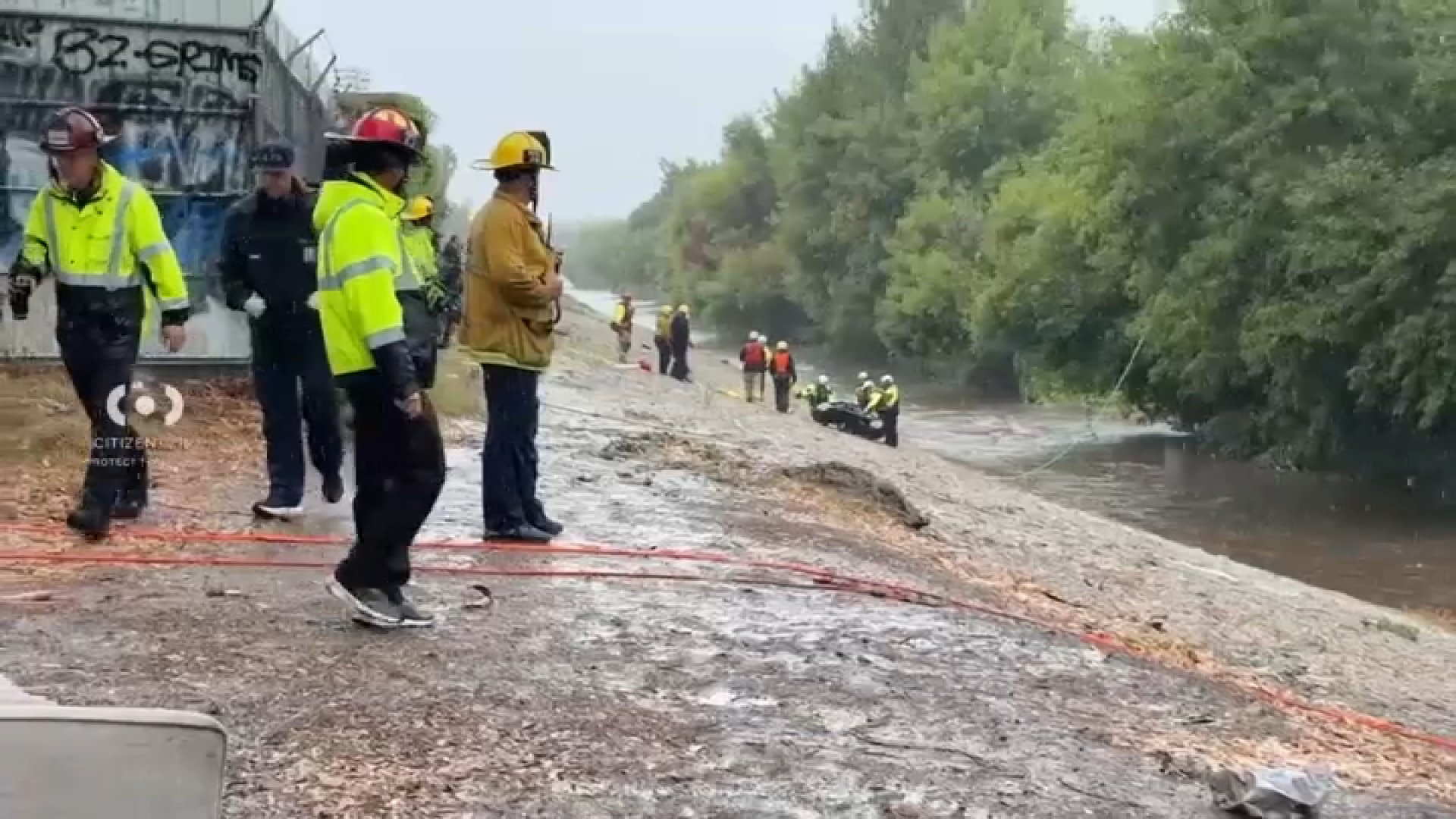 2 women, 2 dogs rescued from Los Angeles River