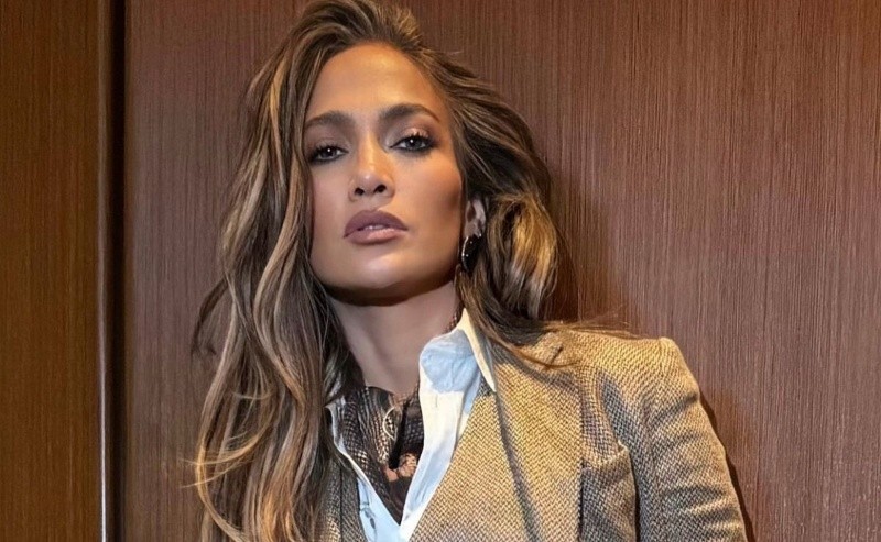 Jennifer Lopez at 56: The youth-enhancing makeup that softens features