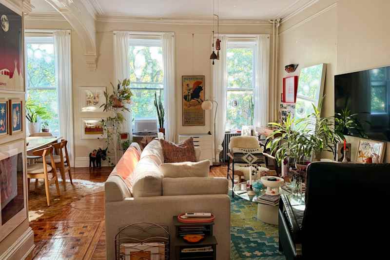 This Beautifully Busy Brooklyn Apartment Proves Maximalism Can Still ...