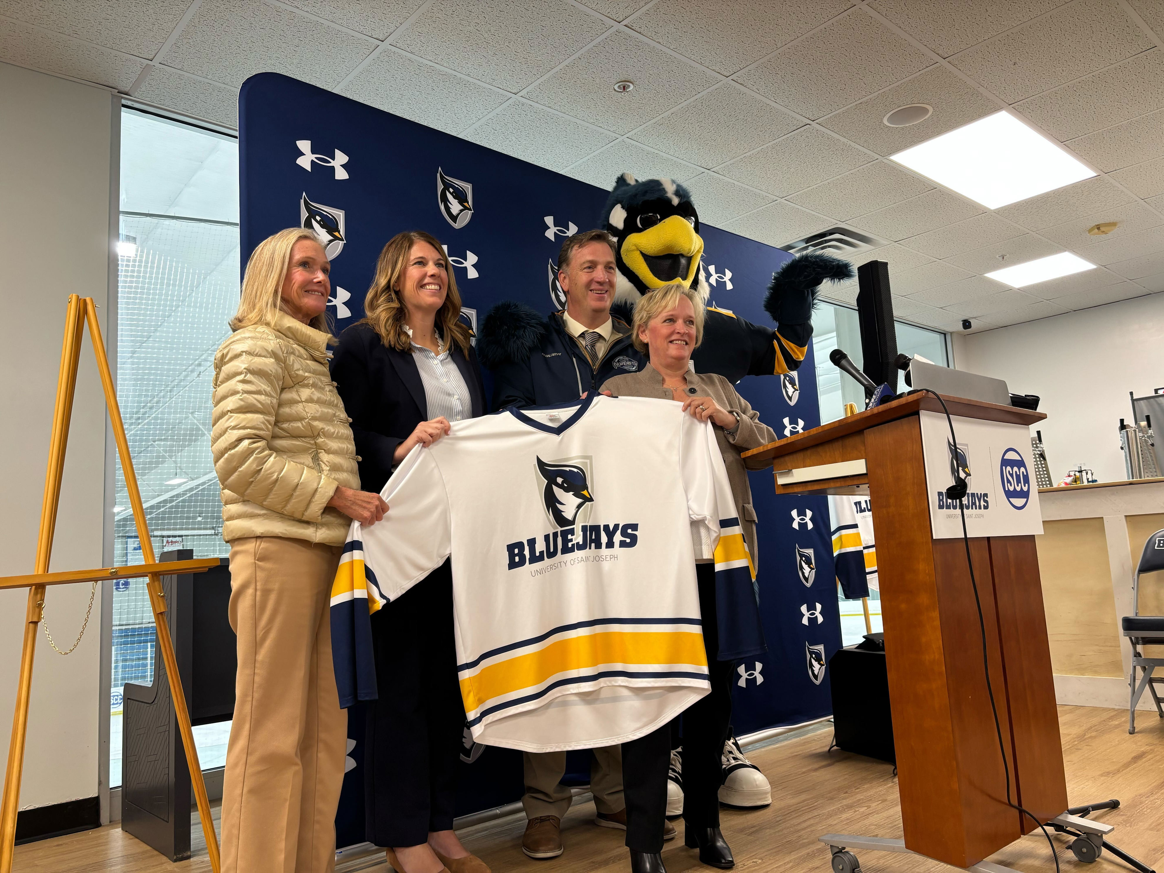 Hall of Fame coach Jim Calhoun applauds new ice hockey programs at St ...