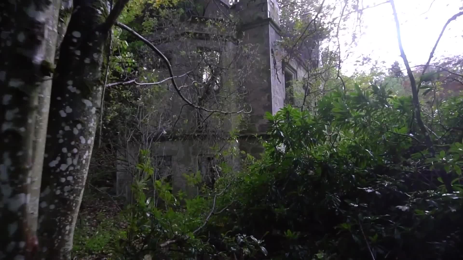 I discovered a forgotten abandoned village... scary!