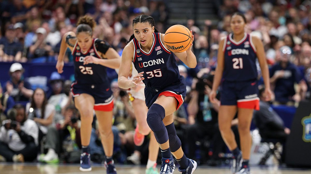 UConn takes on 1st real test in fellow undefeated Michigan