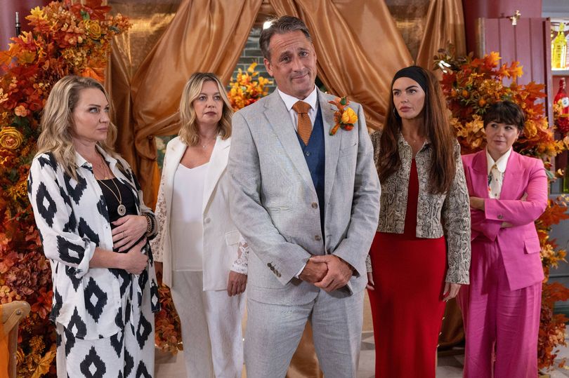 Hollyoaks fans 'work out' Tony Hutchinson's heartbreaking exit after 30 ...