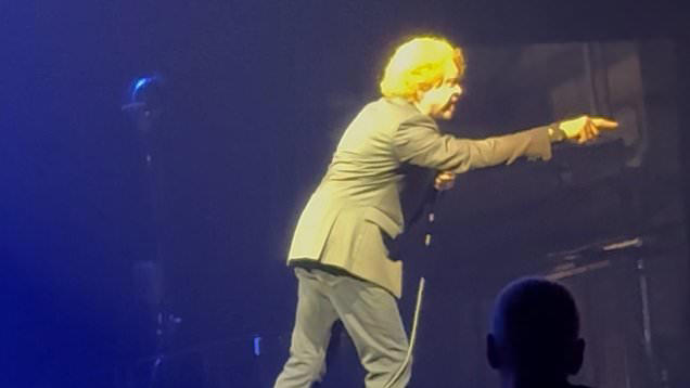 Iconic Singer Stops Show to Tell Fan to 'Shut It'
