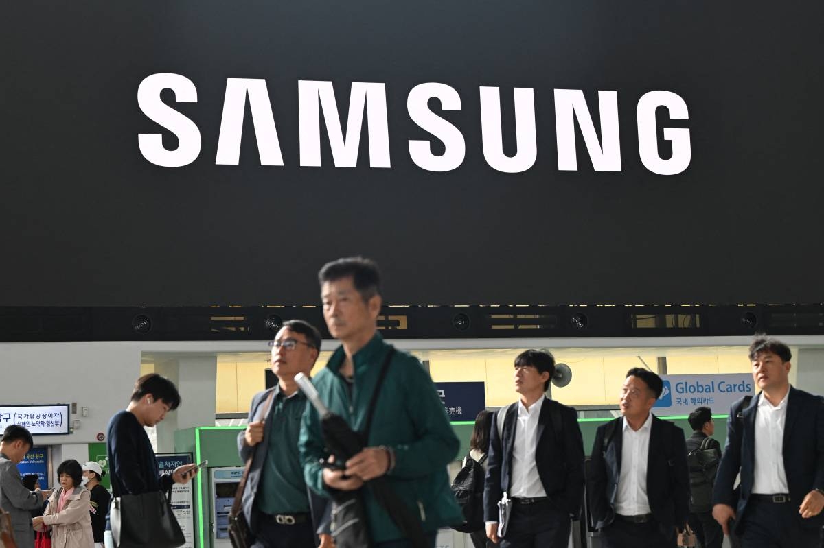 Samsung flags 32% jump in Q3 operating profit