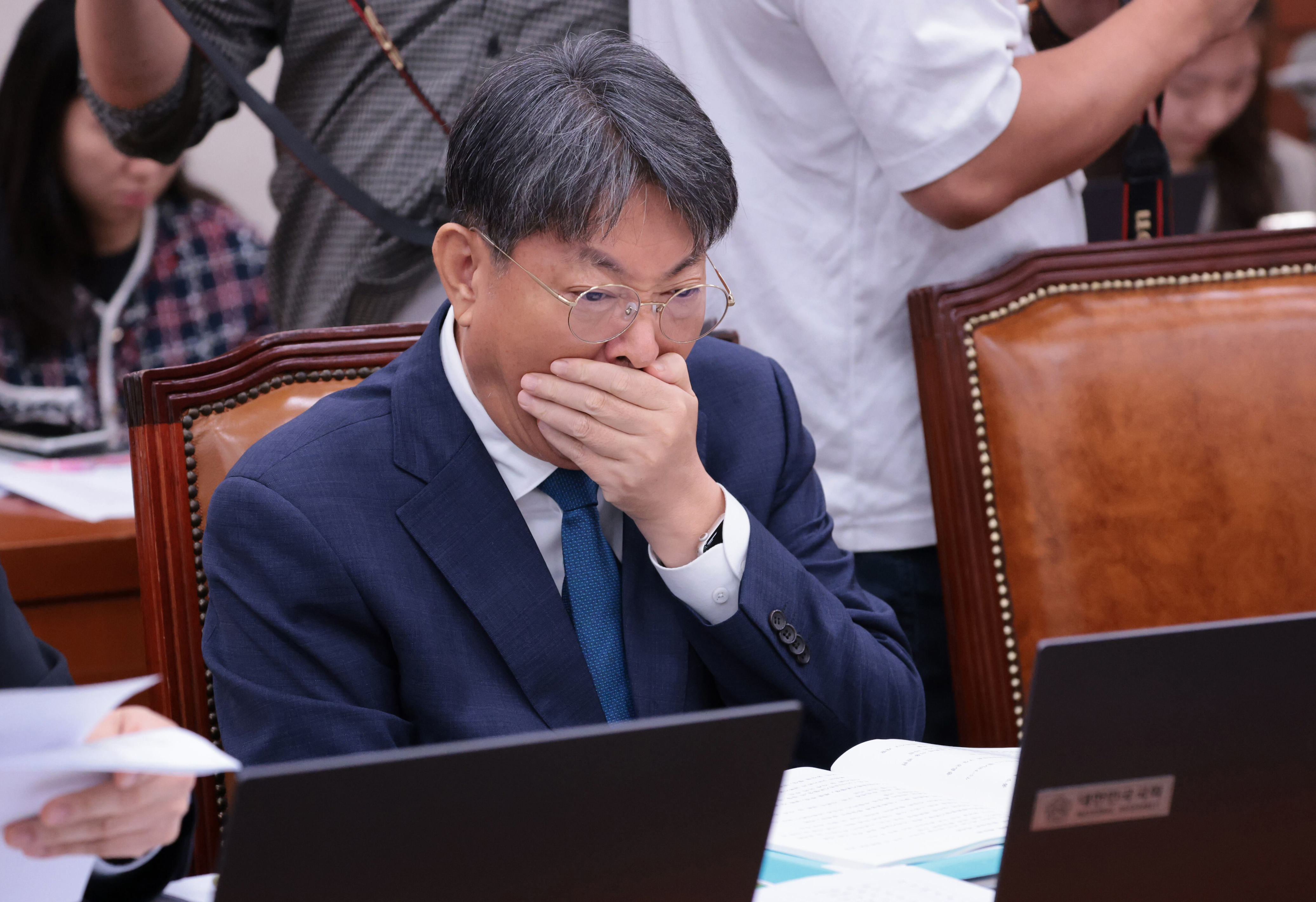 Editorial: Lawmaker Accused of Borrowed-Name Stock Transactions Probes ...
