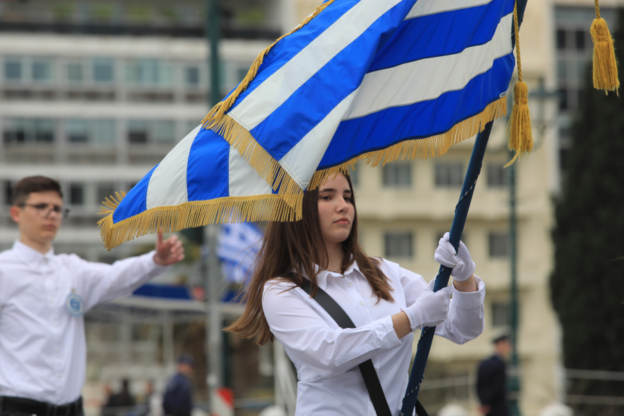 Παιδικά ρούχα παρέλασης για 28η Οκτωβρίου: Τι ζητάνε τα σχολεία, το ...