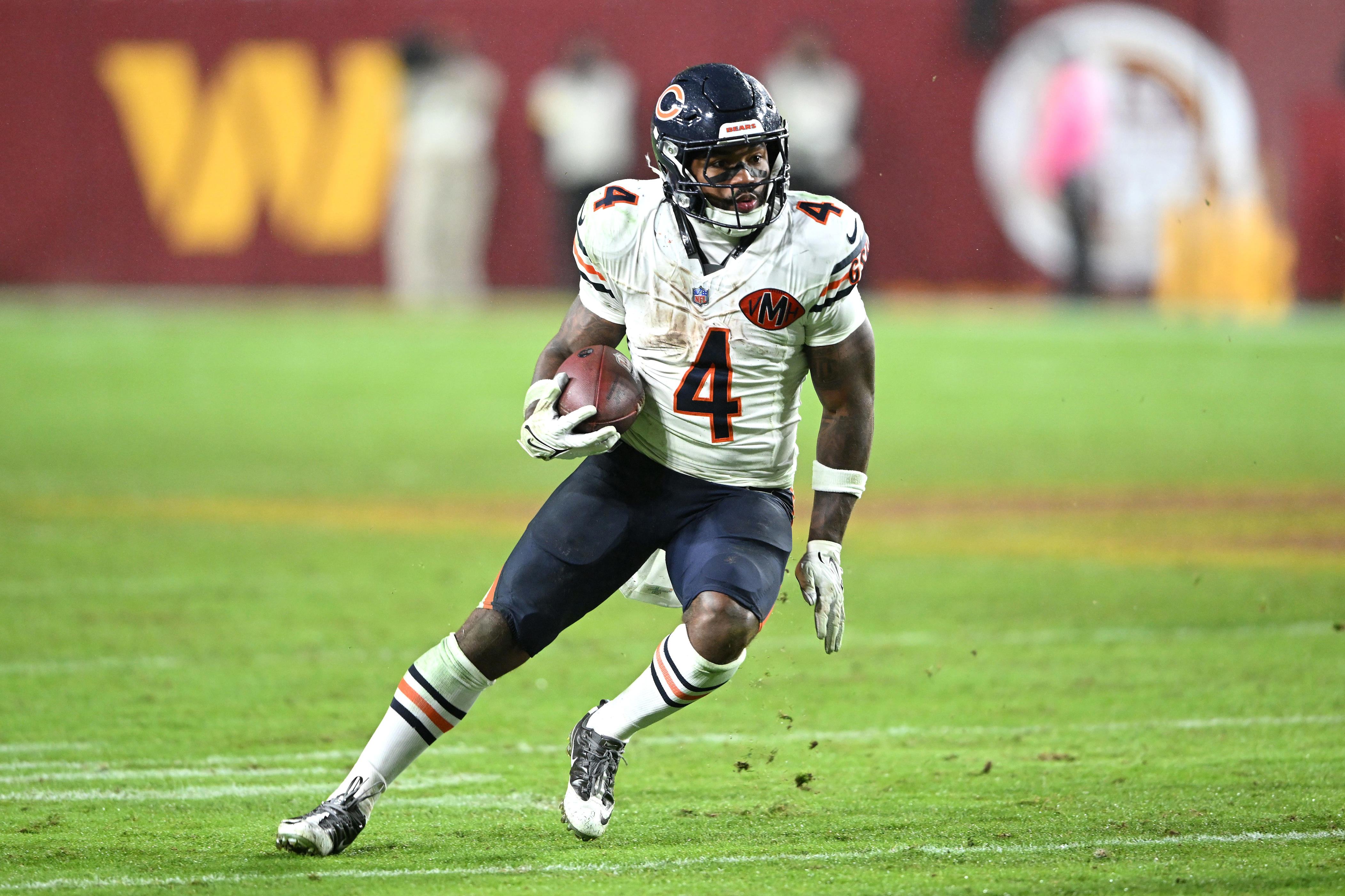 Bears HC Ben Johnson reacts to D'Andre Swift's big outing vs. Commanders