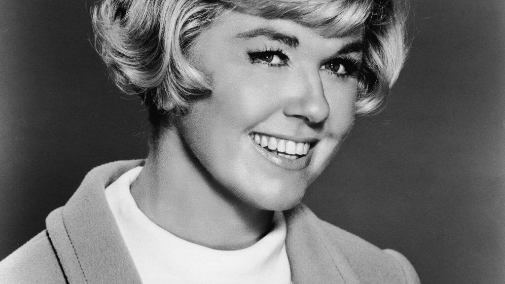 11 Timeless Classic Hollywood Actresses of Elegance