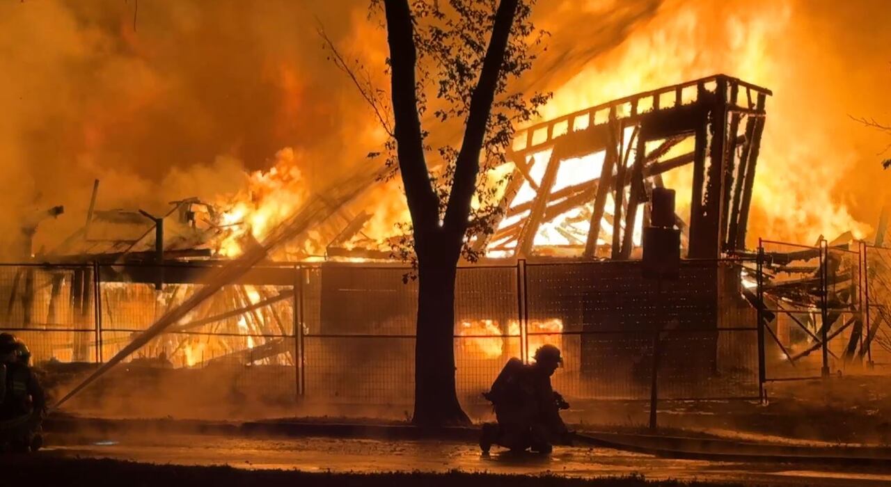 Fire destroys apartment building under construction in Regina