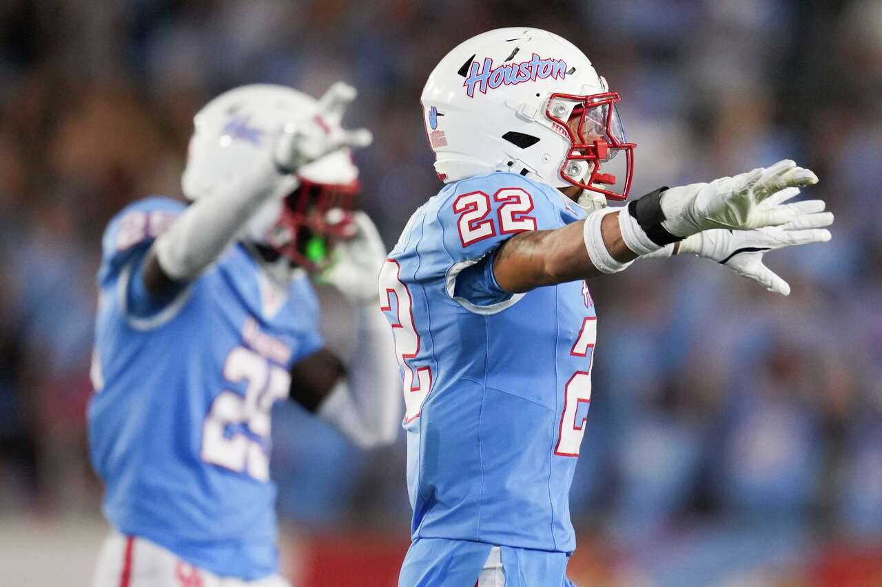 UH's latest bowl projections with one more win needed to become eligible