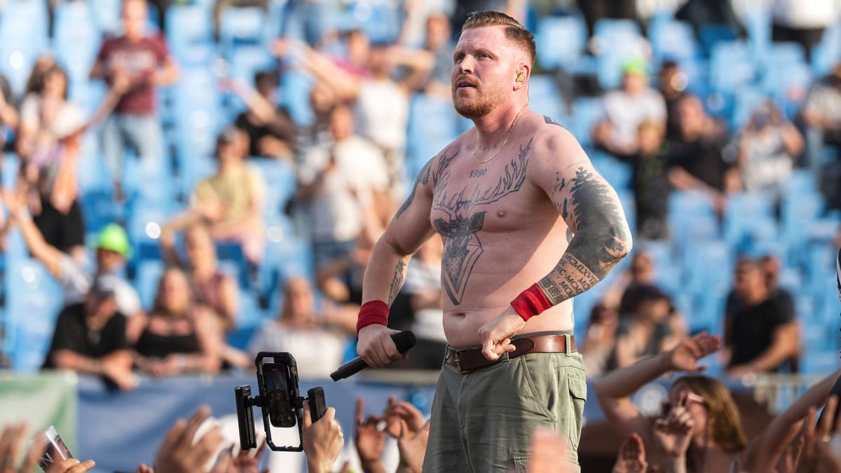 Eklat bei Konzert in Frankfurt: Rapper schmeißt Fan raus