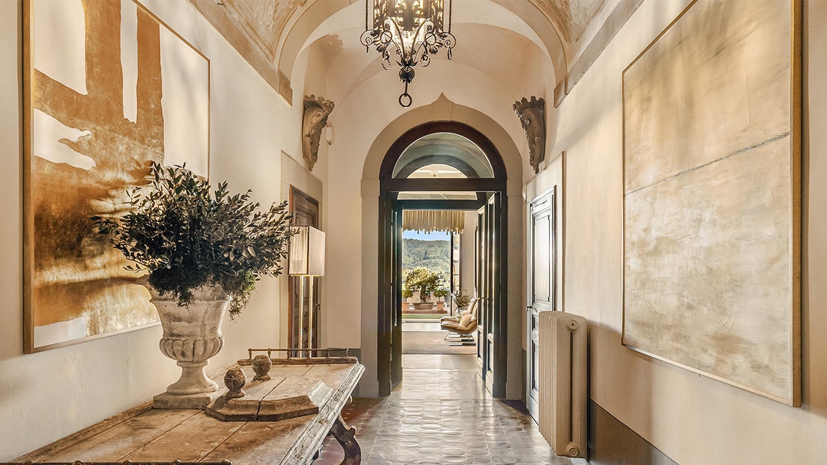 Tuscan Apartment in Photos