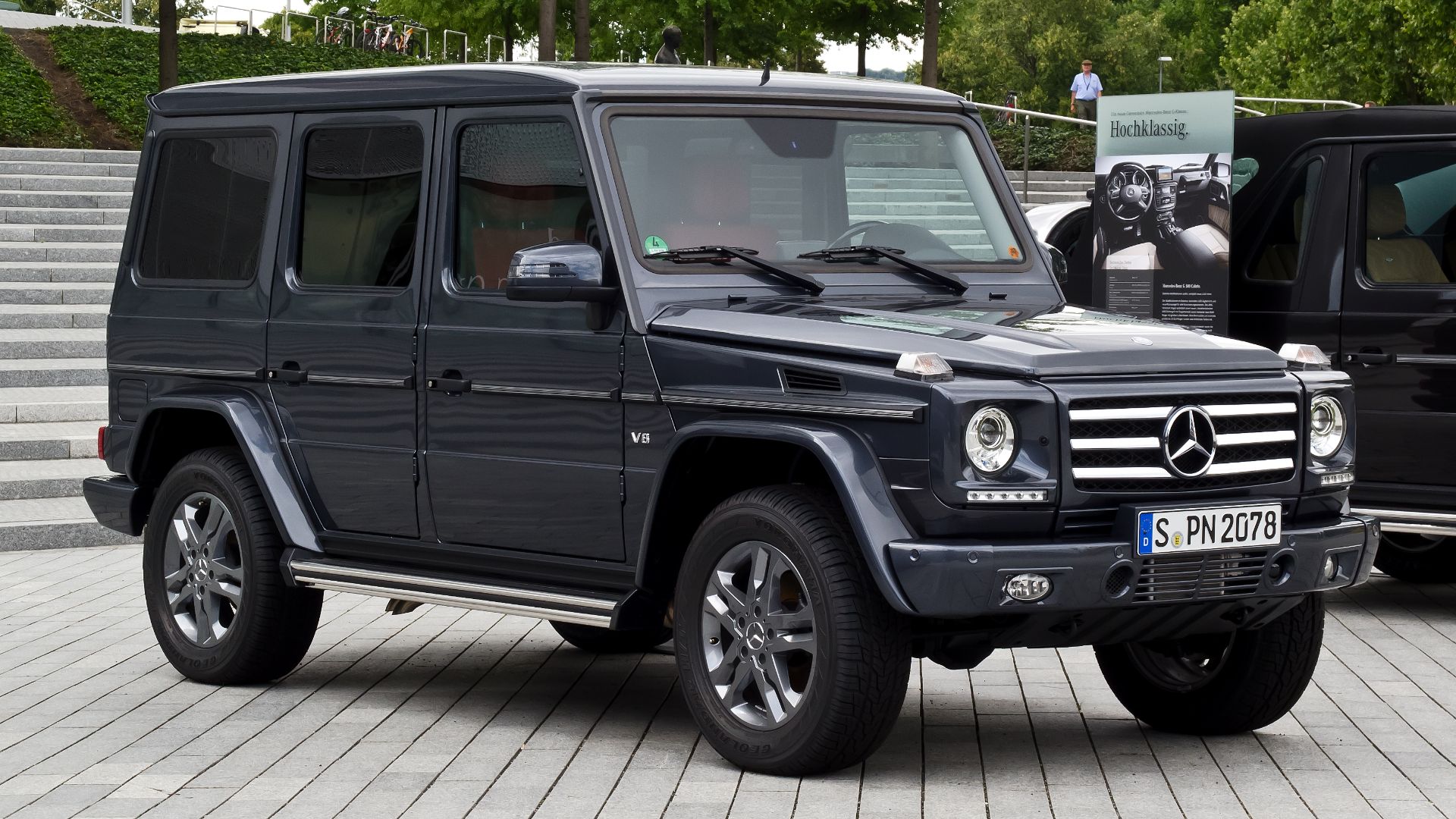 10 Cars With The Largest Gas Tanks & 10 With The Smallest