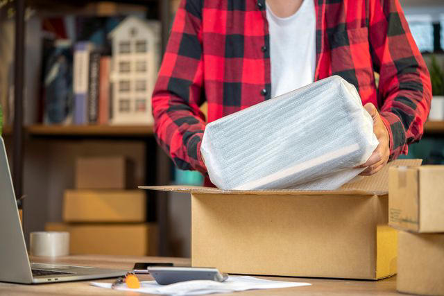 Woman Ready to Leave Her Wealthy Husband After Discovering He's Selling ...