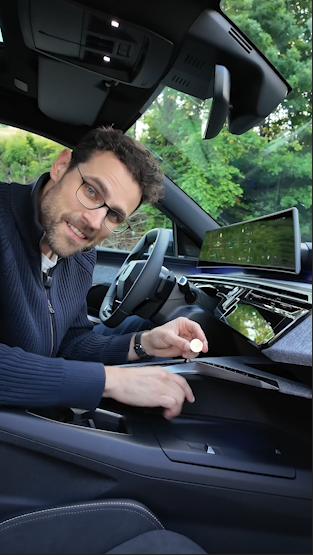 Peugeot 3008 and 5008: Smart Center Console Storage Feature